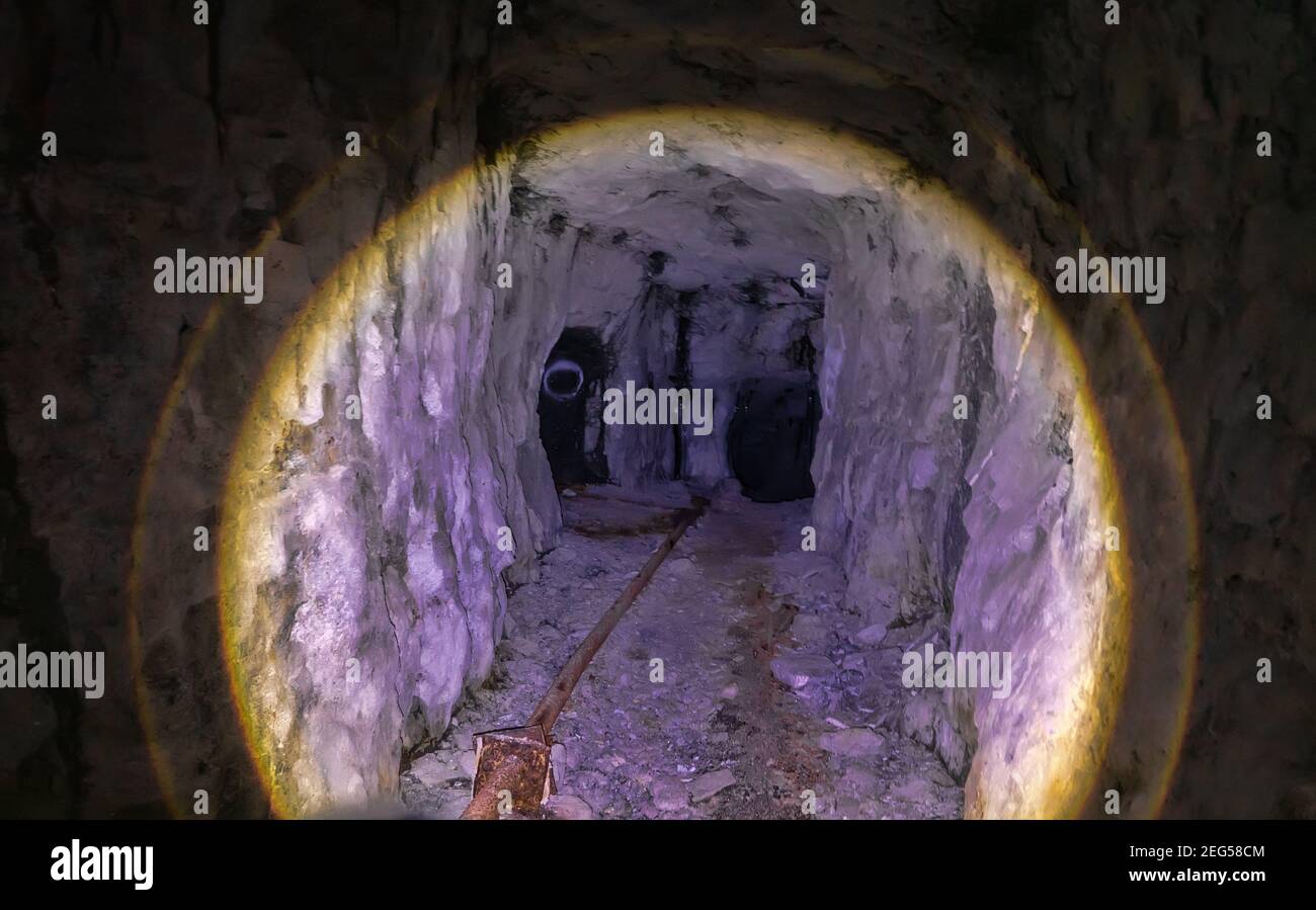 Flooded mine shaft hi-res stock photography and images - Alamy