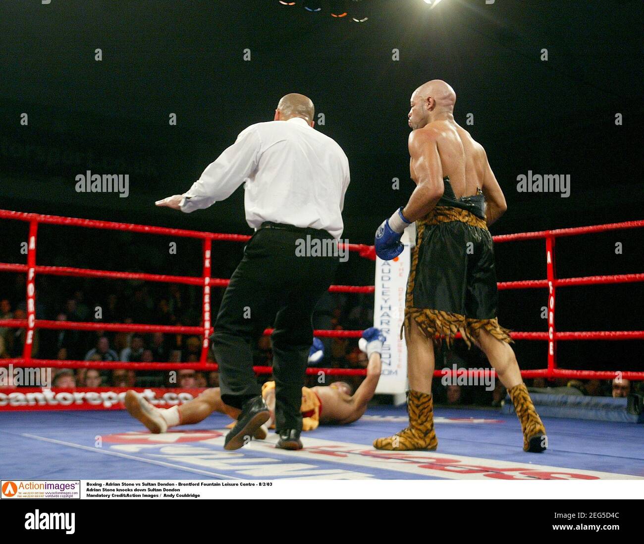 Brentford fountain hi-res stock photography and images - Alamy