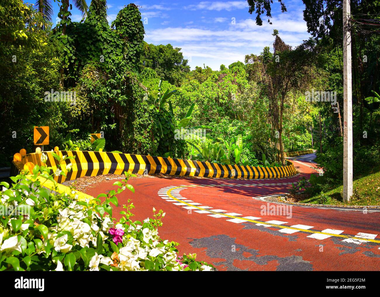 Chevron road sign hi-res stock photography and images - Alamy