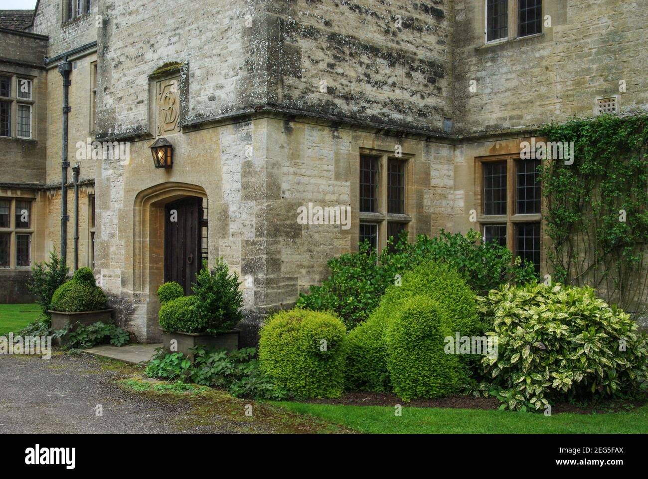 Entrance to manor house hi-res stock photography and images - Alamy