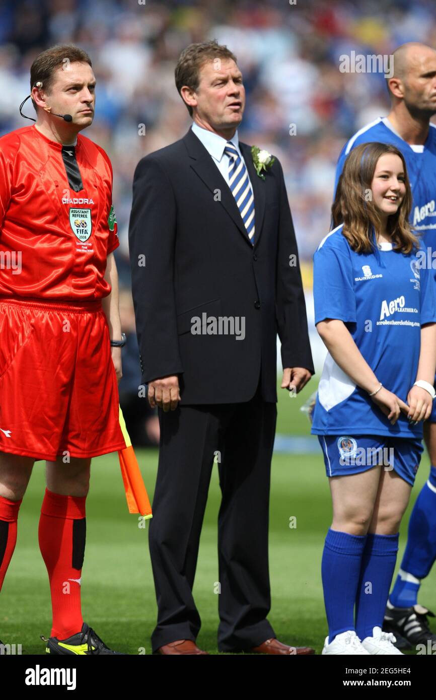 Queen of the south manager gordon chisholm hi-res stock photography and ...