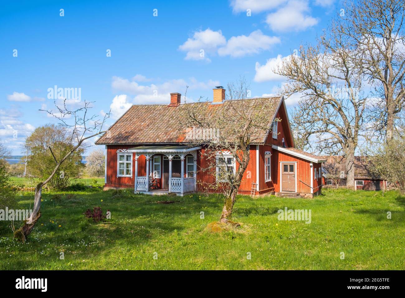 Idyllic red cottage porch hi-res stock photography and images - Alamy