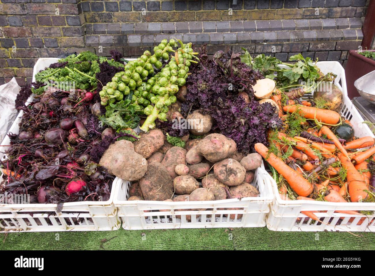 Organic vegetable stall , Tetbury, Gloucestershire, UK Stock Photo - Alamy
