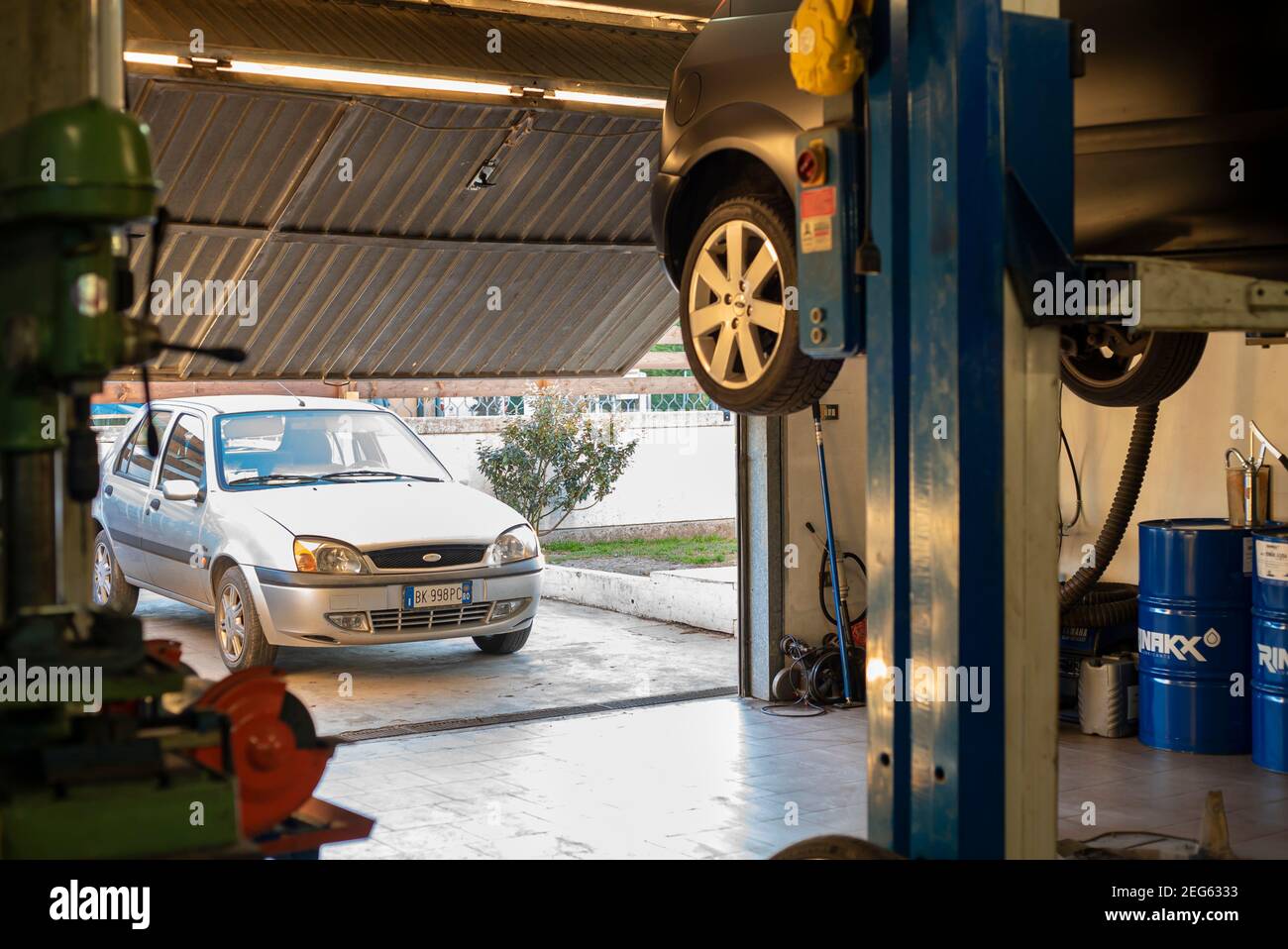 Interior of an auto repair shop 2 Stock Photo - Alamy
