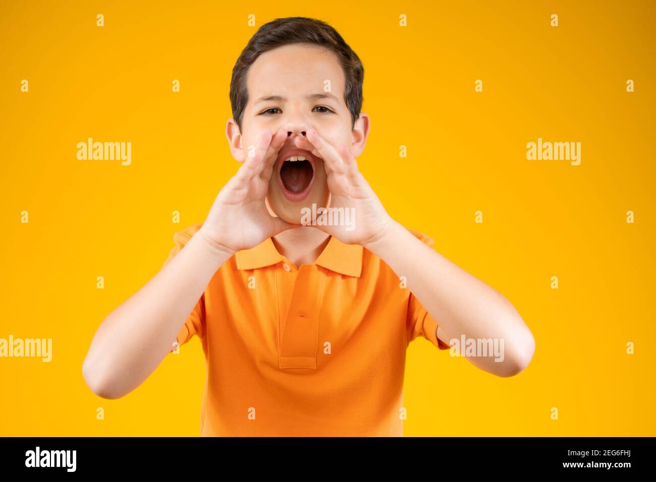 Young boy screaming expression on orange background Stock Photo - Alamy