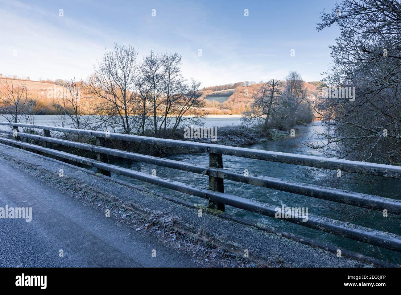 English countryside winter bridge hi-res stock photography and images ...