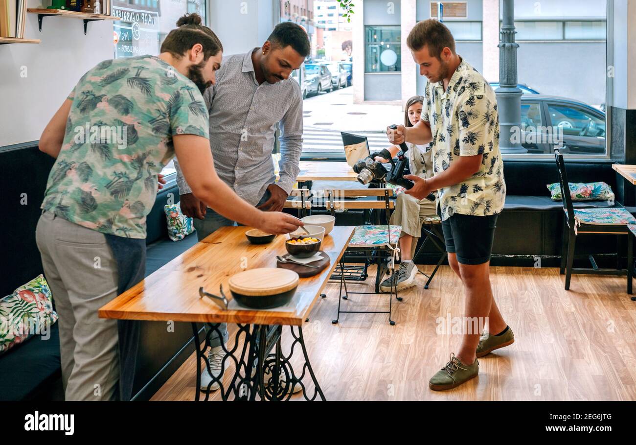 Live cooking hi-res stock photography and images - Alamy