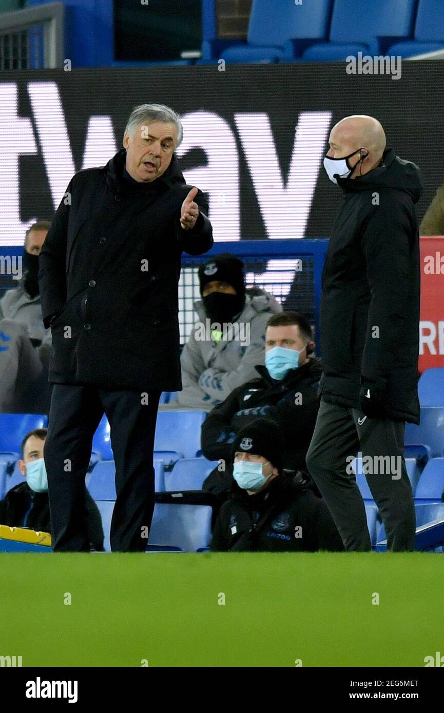 Fourth official football hi-res stock photography and images - Alamy