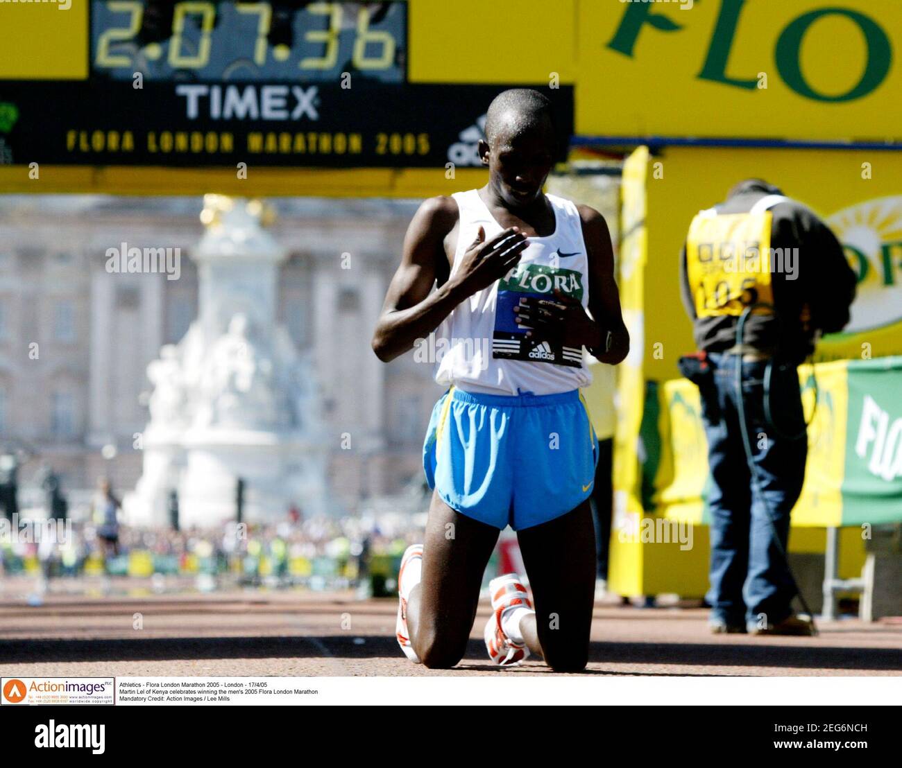 Flora london marathon 2005 hi-res stock photography and images - Alamy