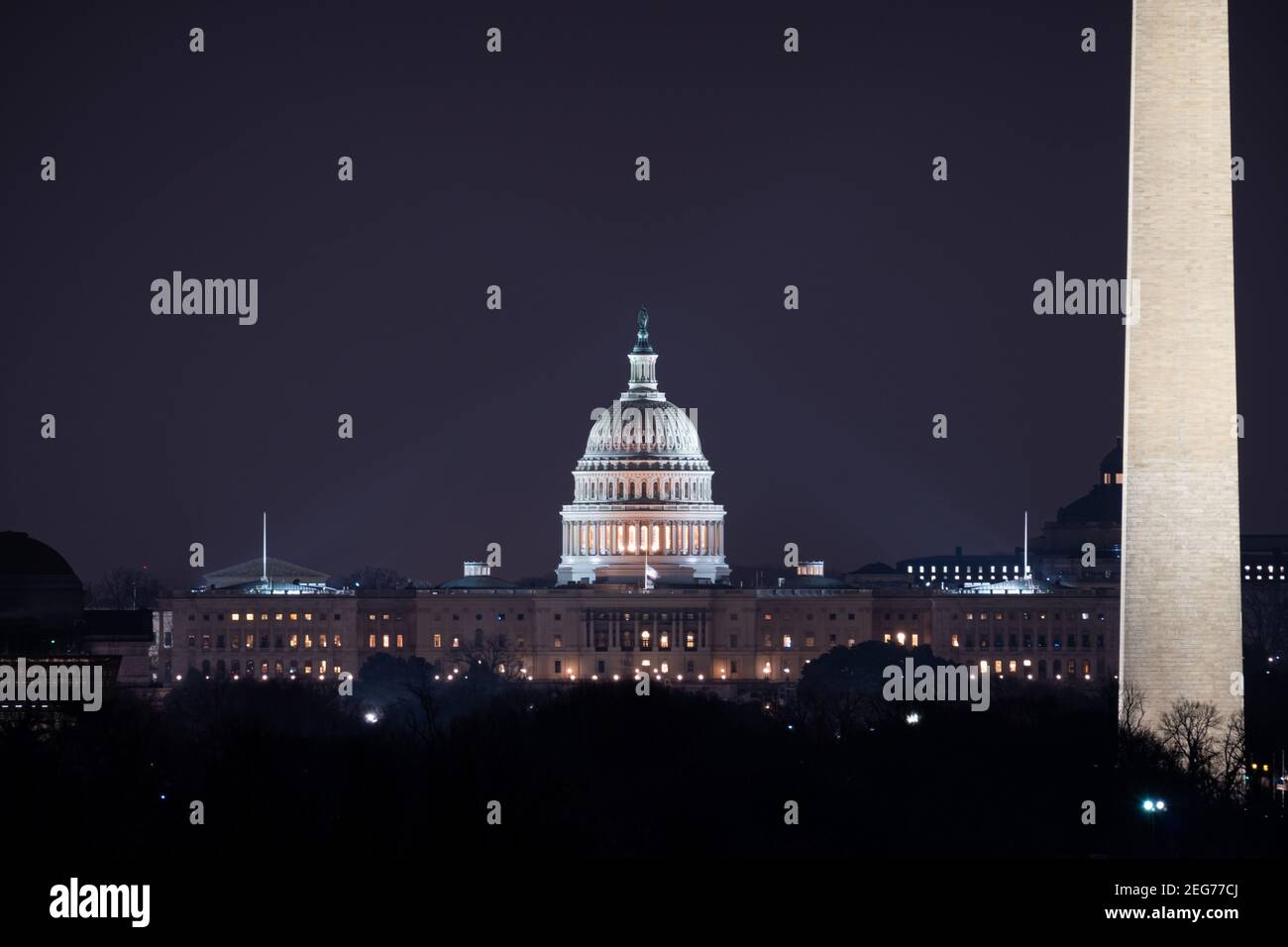 View of the US Capitol building and the Washington Monument at night ...