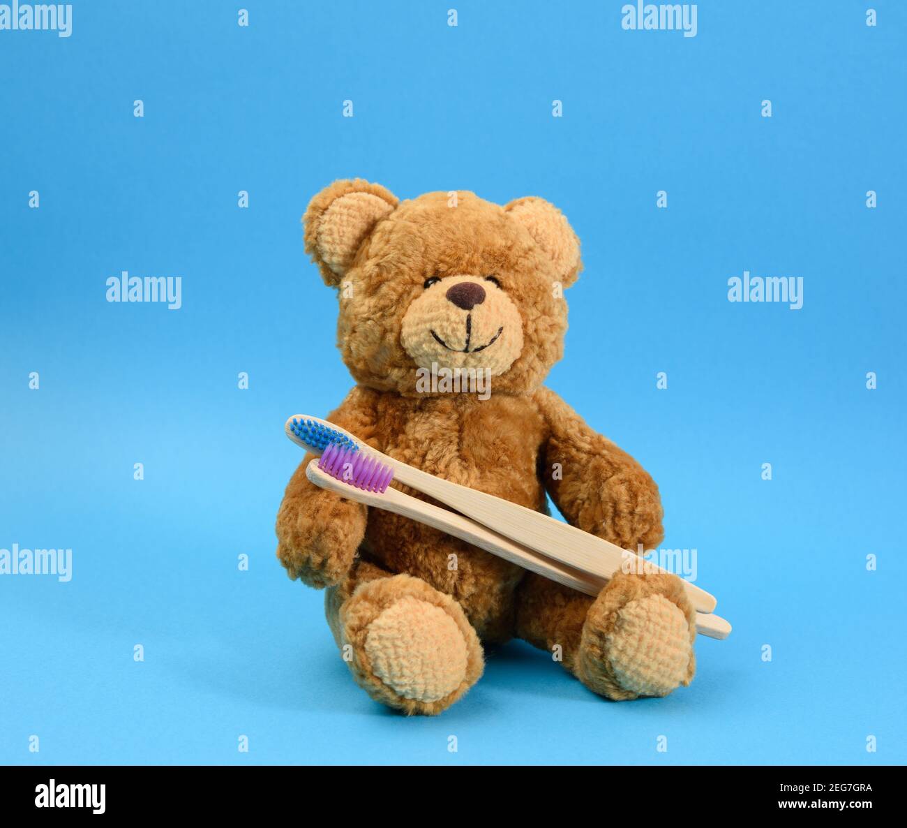 Teddy bear and toothbrush hi-res stock photography and images - Alamy