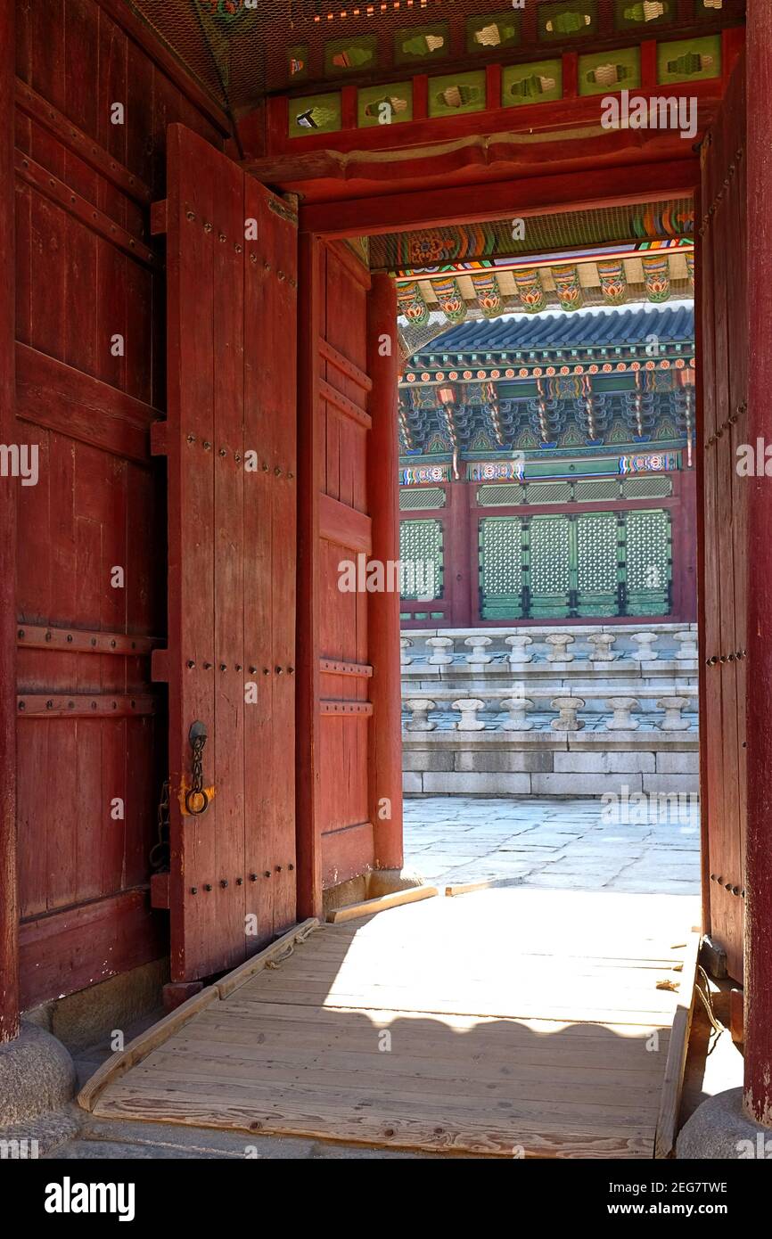 Joseon dynasty korean architecture hi-res stock photography and images ...