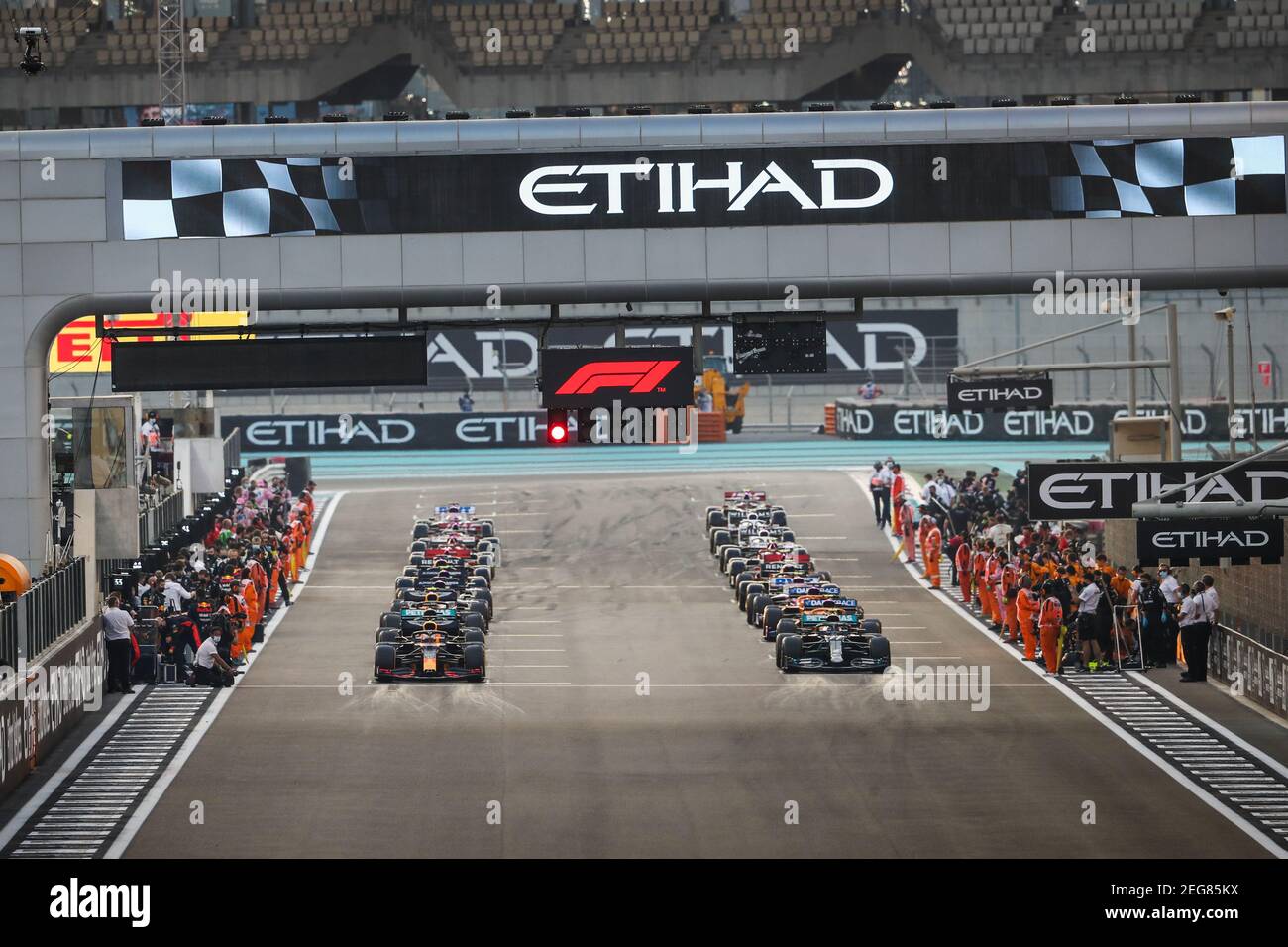 starting grid, grille de depart, during the Formula 1 Etihad Airways ...