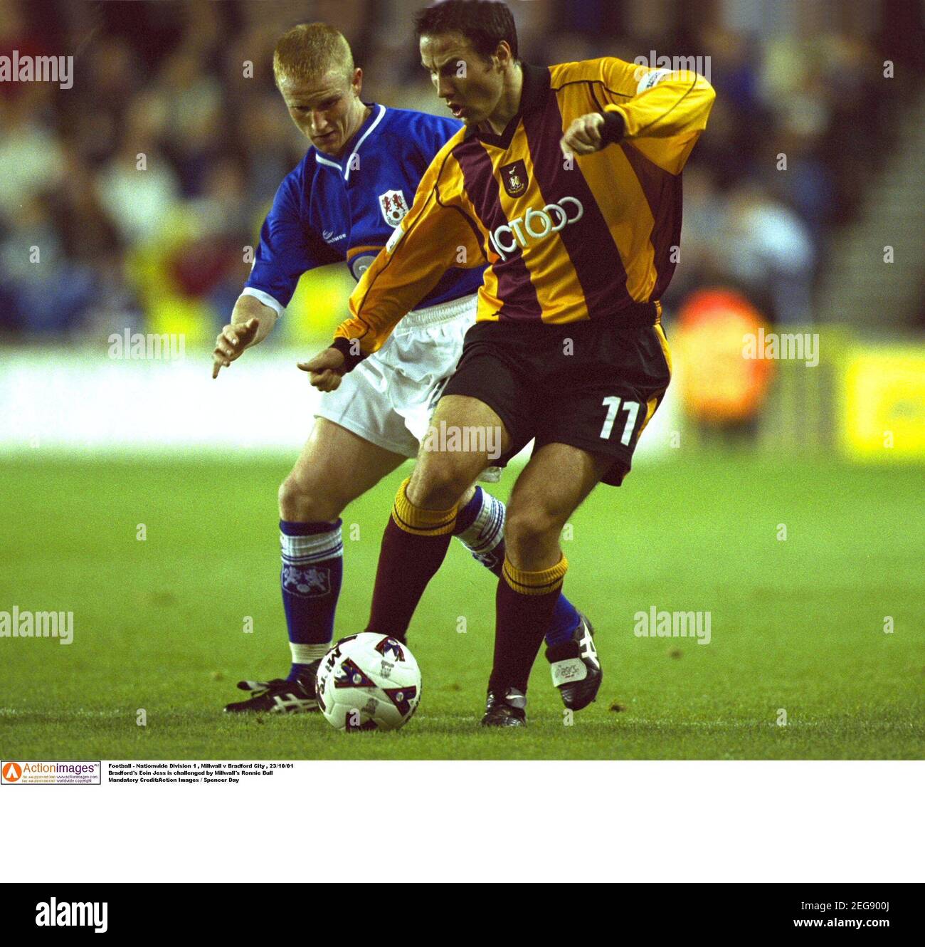 Millwall ronnie bull hi-res stock photography and images - Alamy