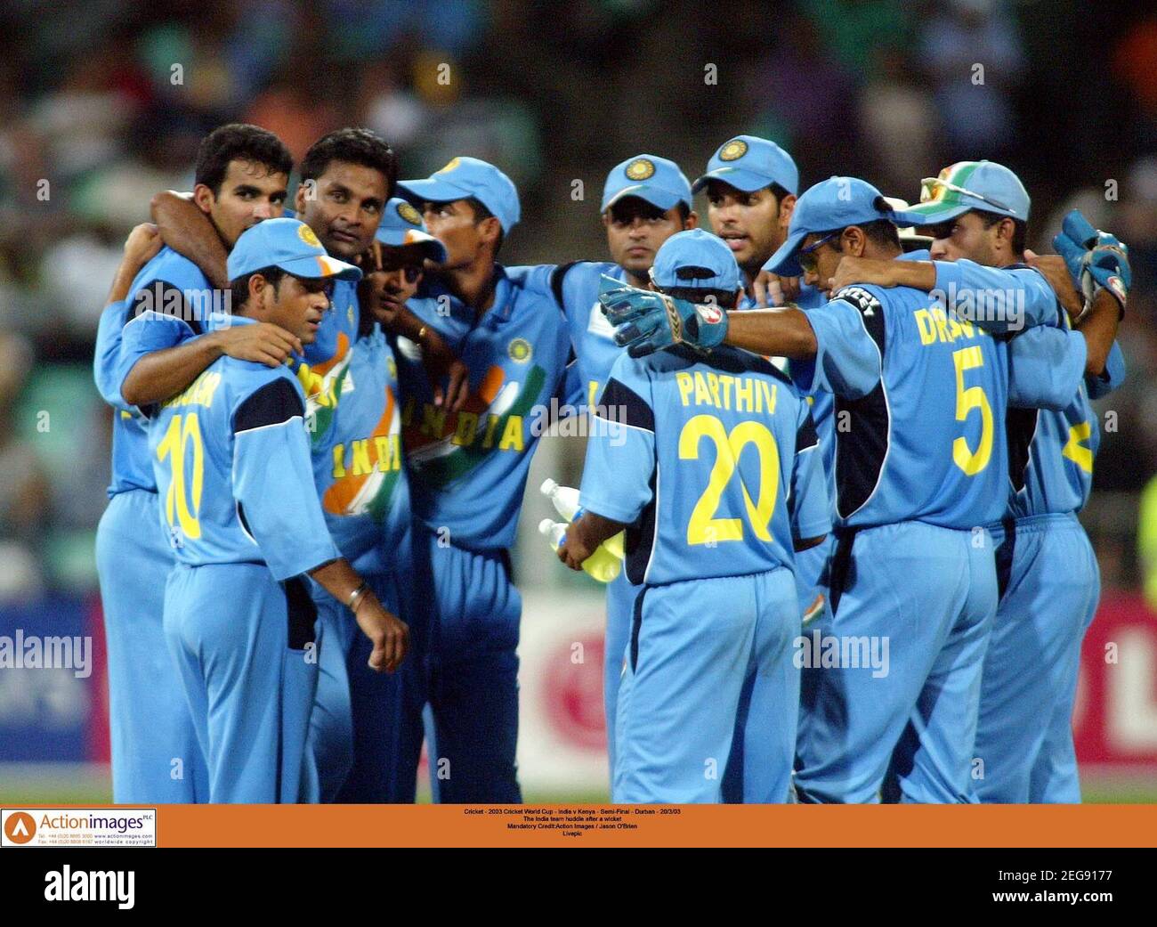 Cricket team india huddle hi-res stock photography and images - Alamy