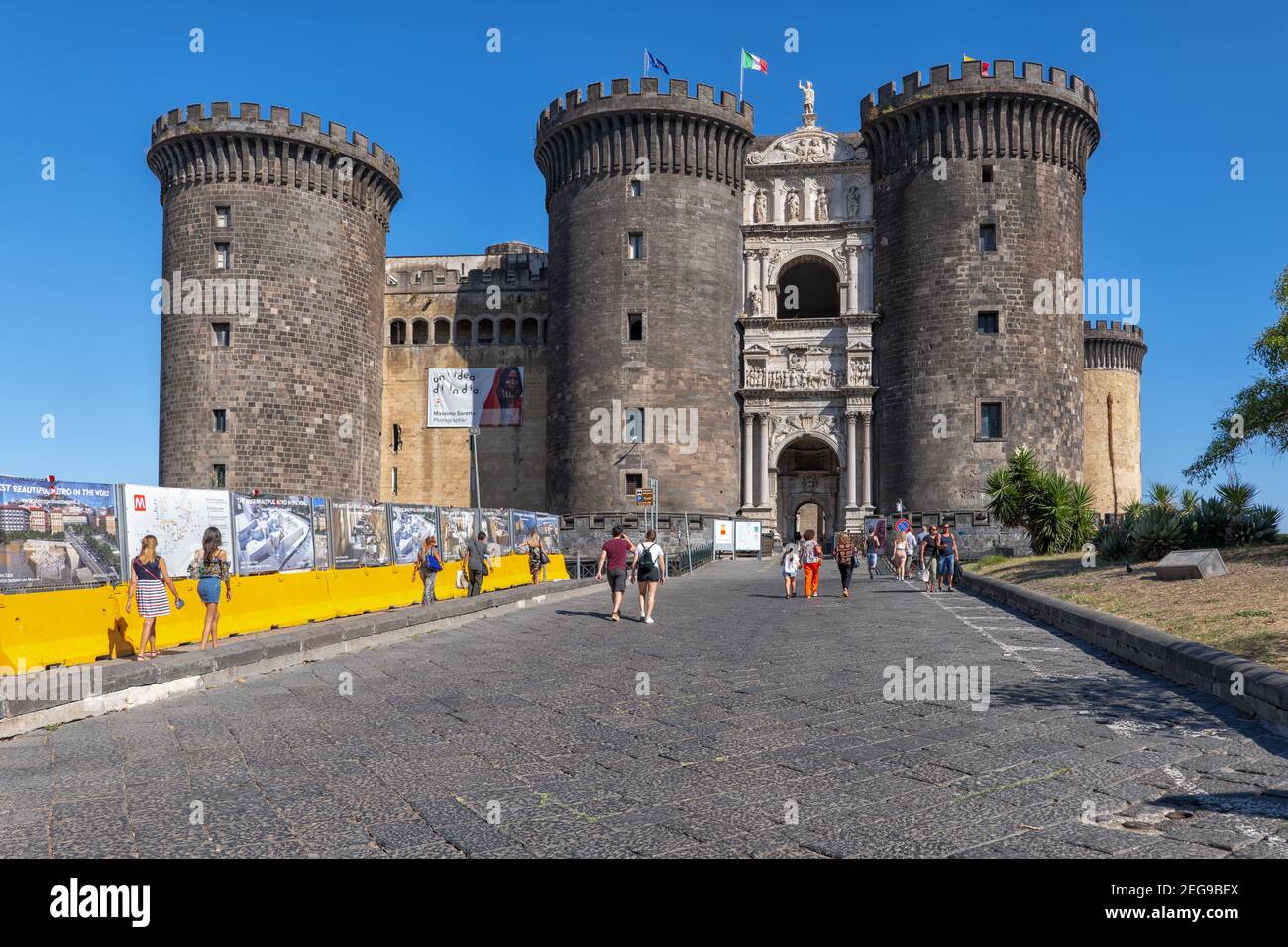 Napoli castel nuovo hi-res stock photography and images - Alamy
