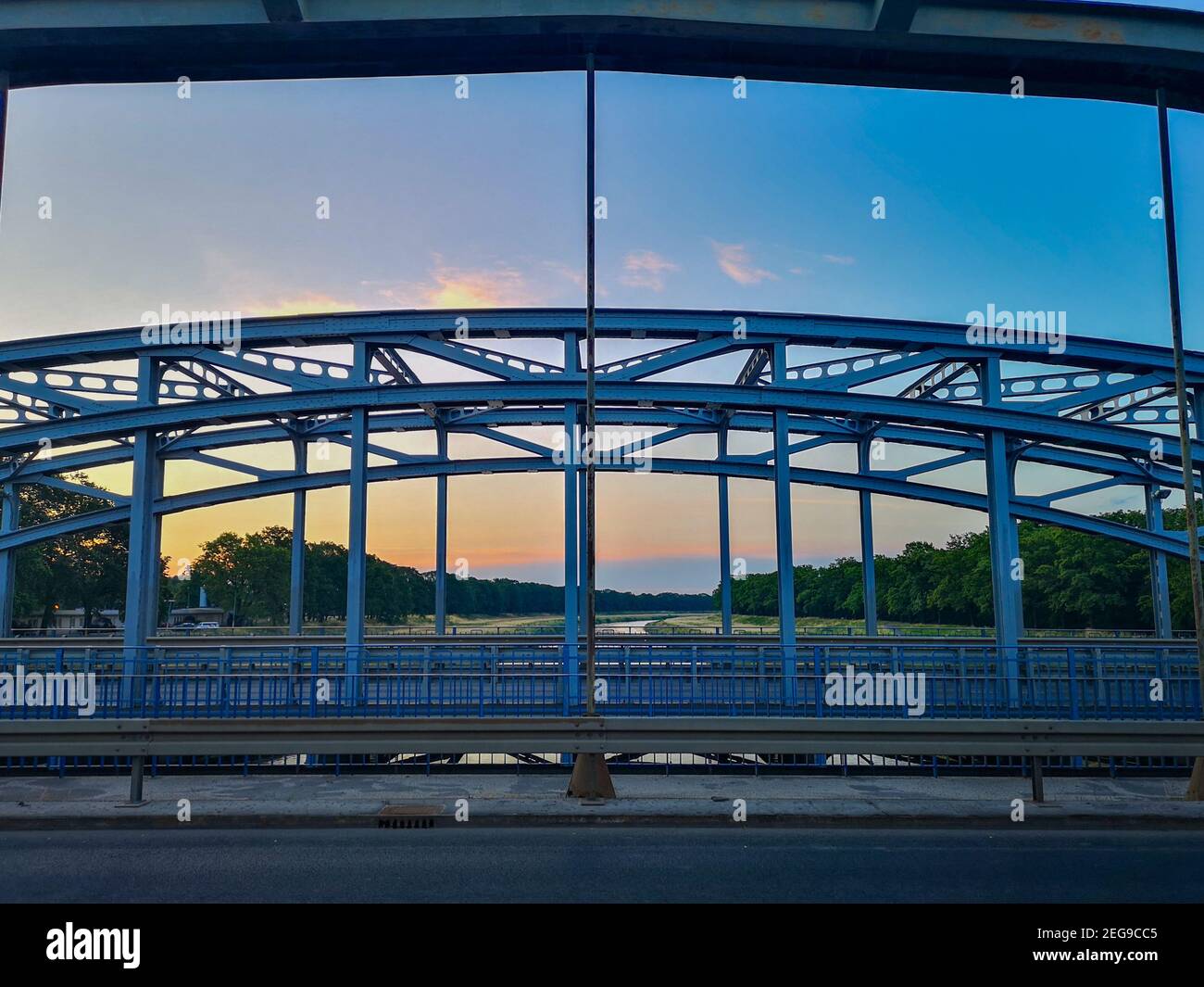 Metal blue bridge hi-res stock photography and images - Alamy