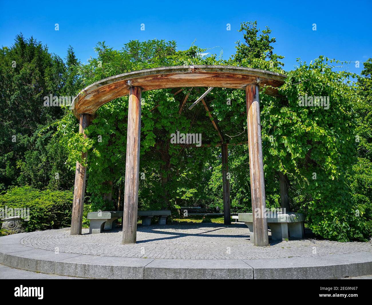 Wooden rotunda hi-res stock photography and images - Alamy
