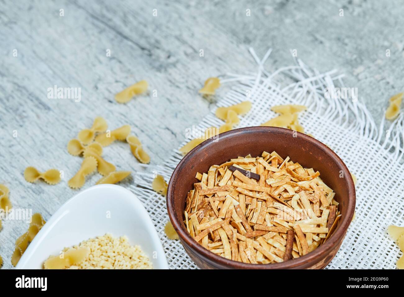 Types of uncooked pasta hi-res stock photography and images - Alamy