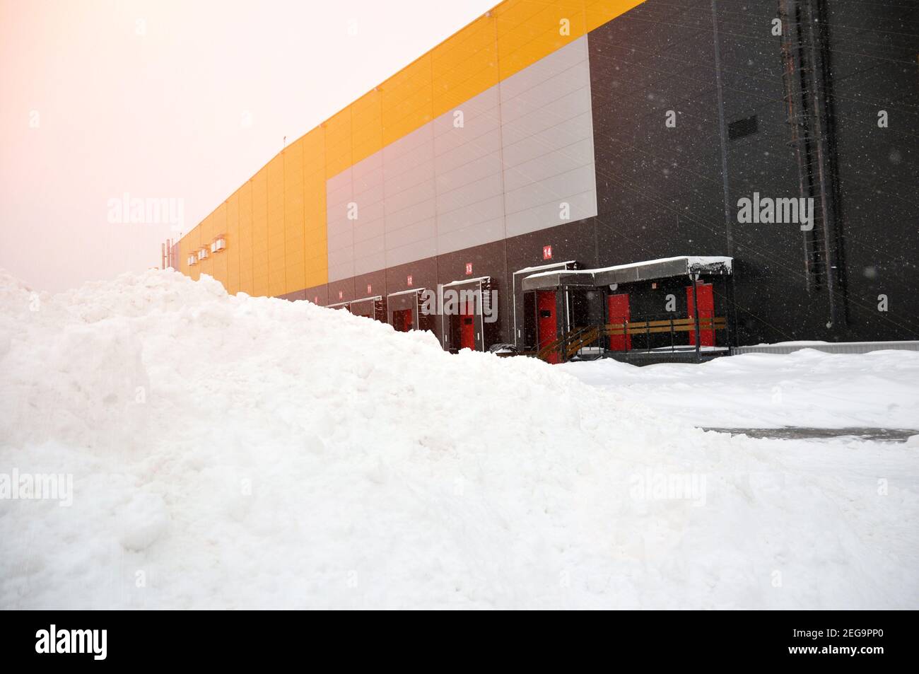 Modern warehouse exterior in winter hi-res stock photography and images ...