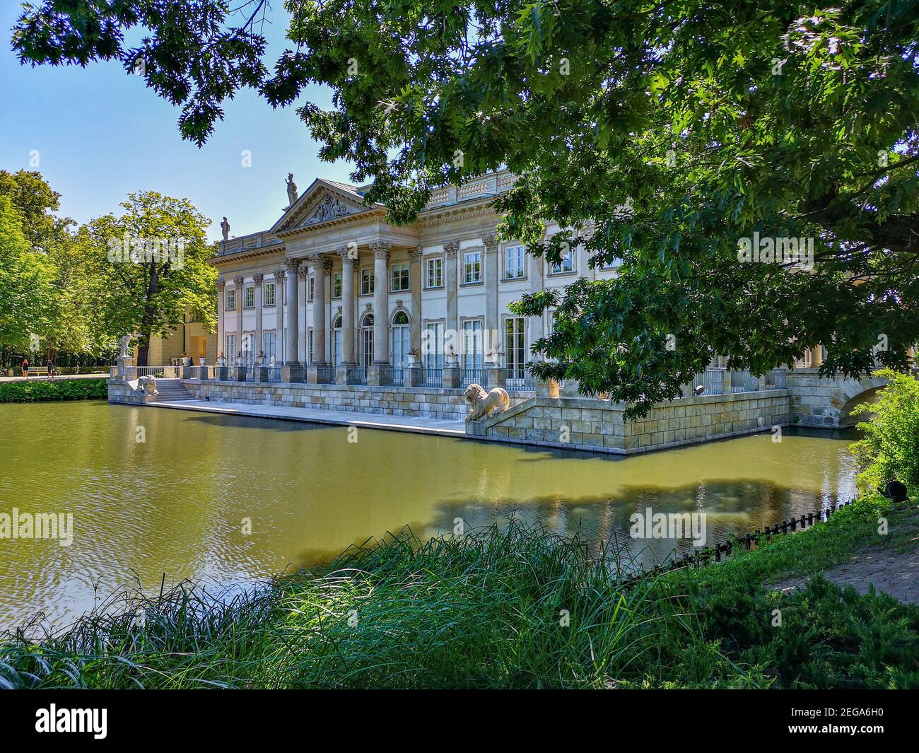 Warsaw lazienki park reflection water lake hi-res stock photography and ...
