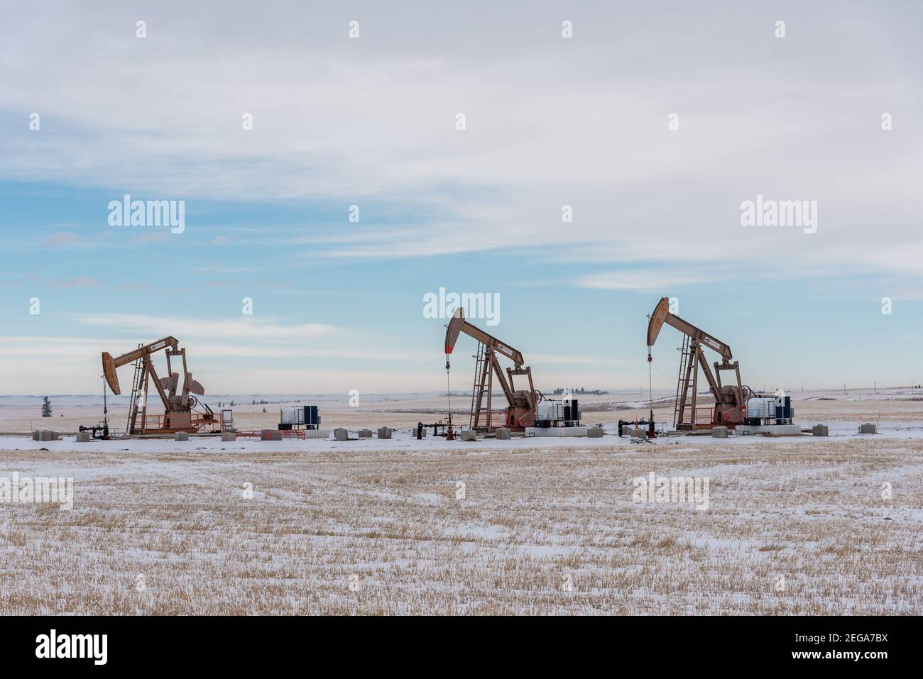 Canada prairies oil hi-res stock photography and images - Alamy
