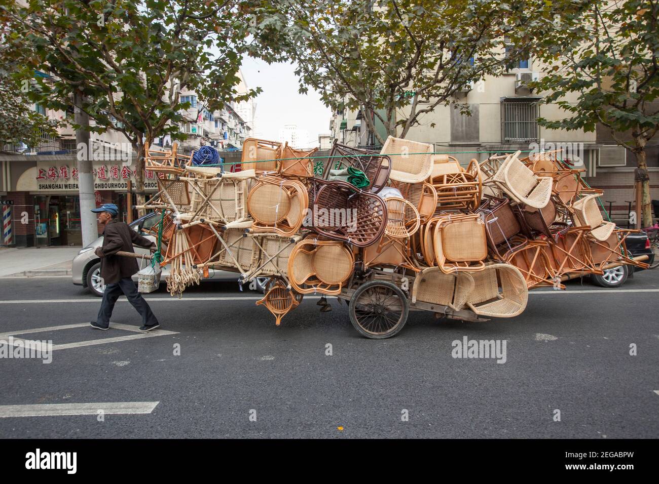CHAIRS STREET VENDOR IN SHANGHAI Stock Photo - Alamy