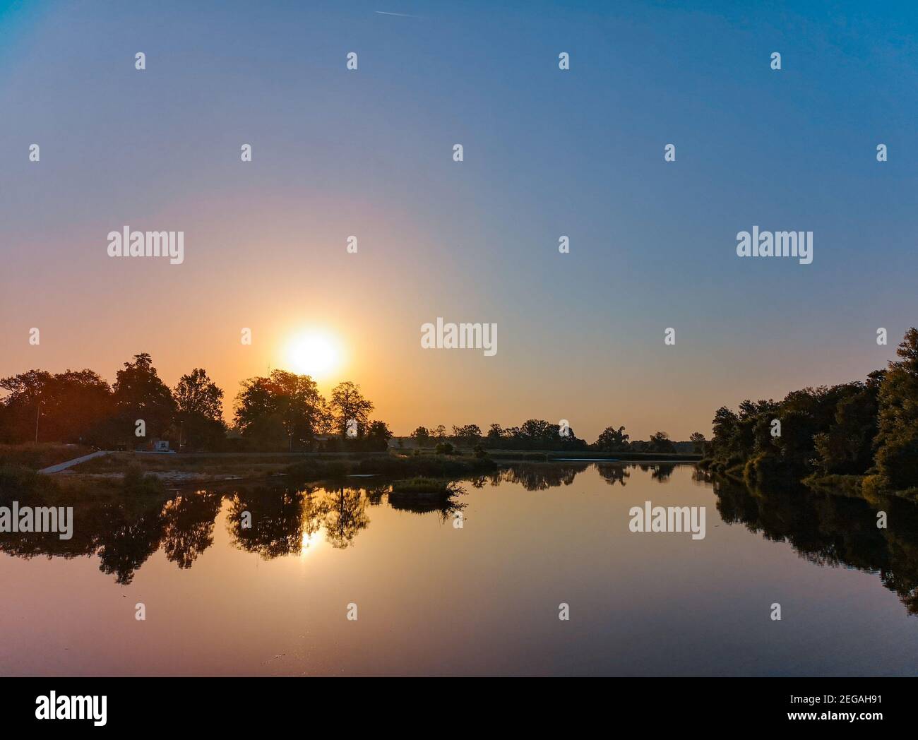 Rising view over river green hi-res stock photography and images - Alamy
