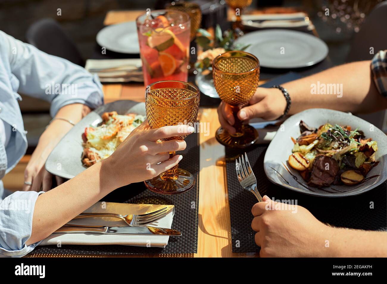 couple having amazing lunch at outdoor restaurant Stock Photo - Alamy