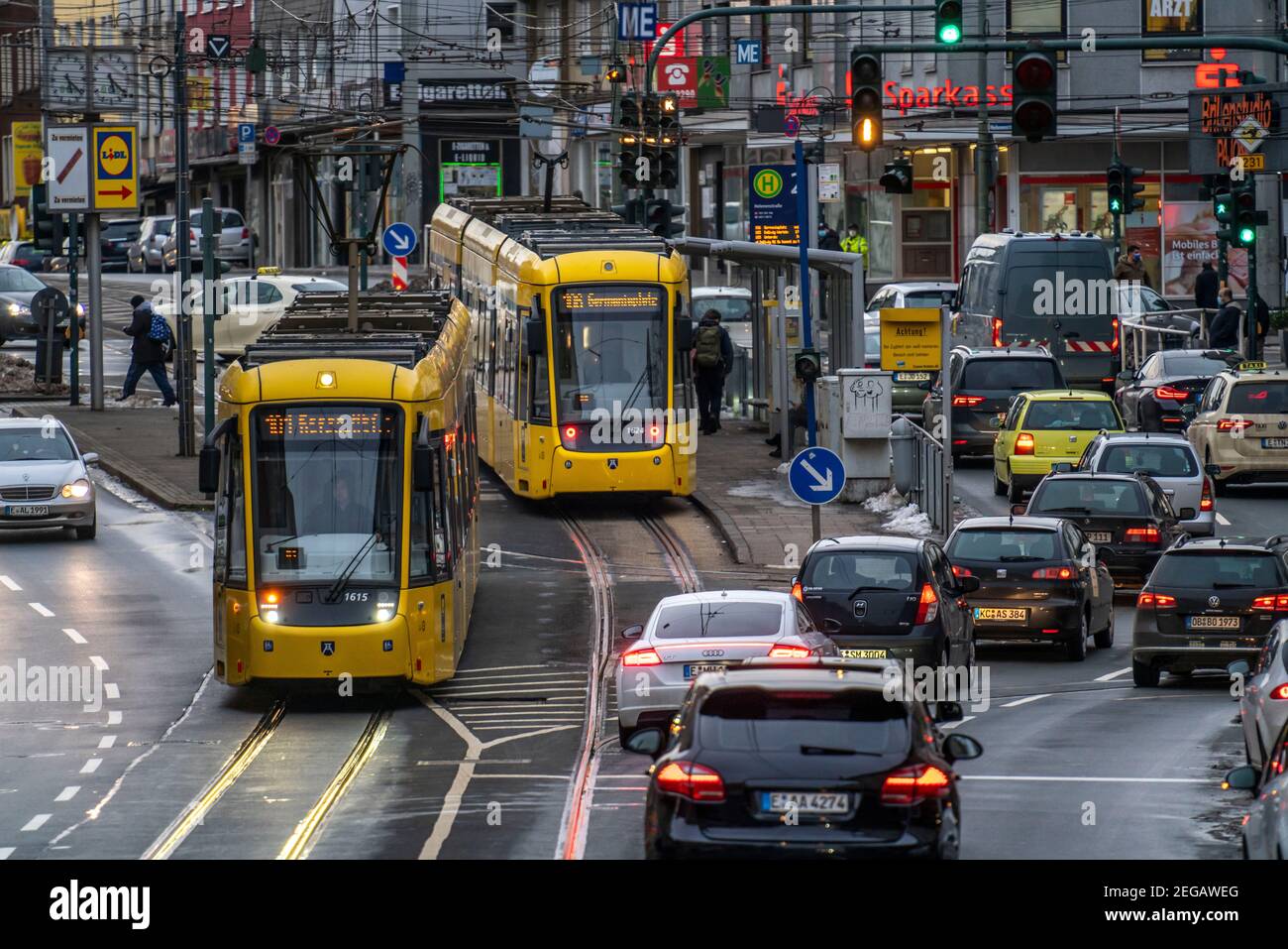 Ruhrbahn tram, on Altendorfer Straße in Essen, rush hour, after-work ...
