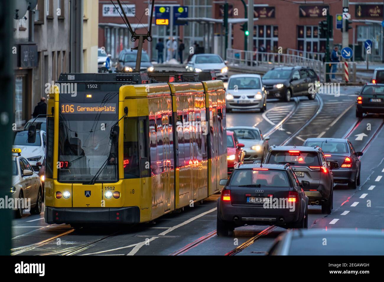 Ruhrbahn tram, on Altendorfer Straße in Essen, rush hour, after-work ...