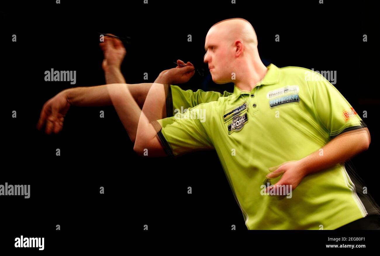 Darts grand slam of darts wolverhampton civic hall hi-res stock ...