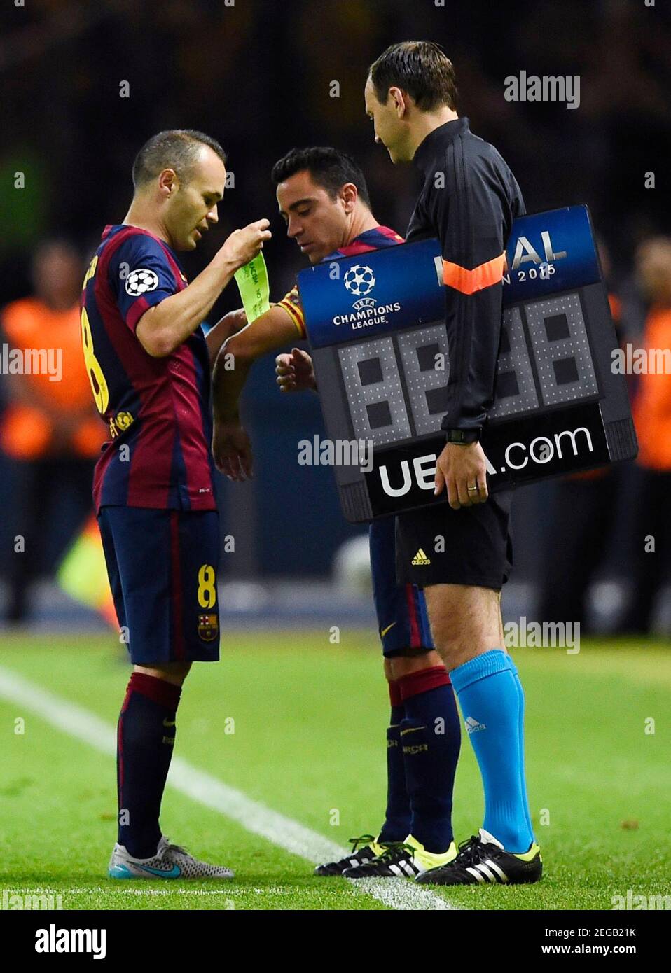 Xavi iniesta barcelona hi-res stock photography and images - Alamy
