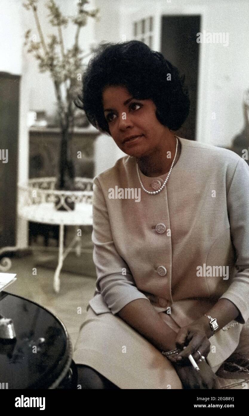 Die karibische Schlagersängerin Mona Baptiste, Deutschland 1960er Jahre ...