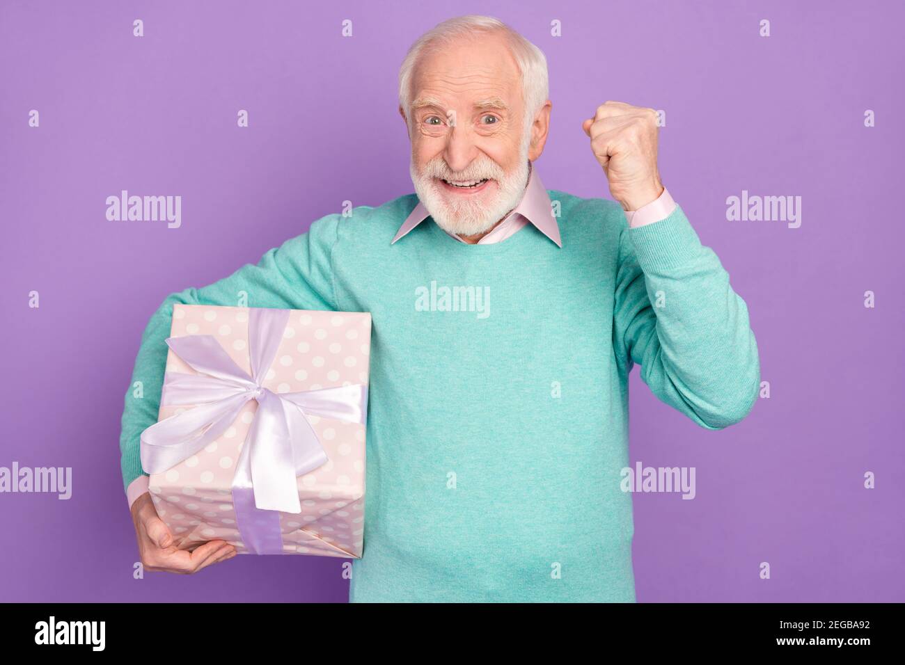 Photo portrait of senior man keeping gift box with present birthday ...