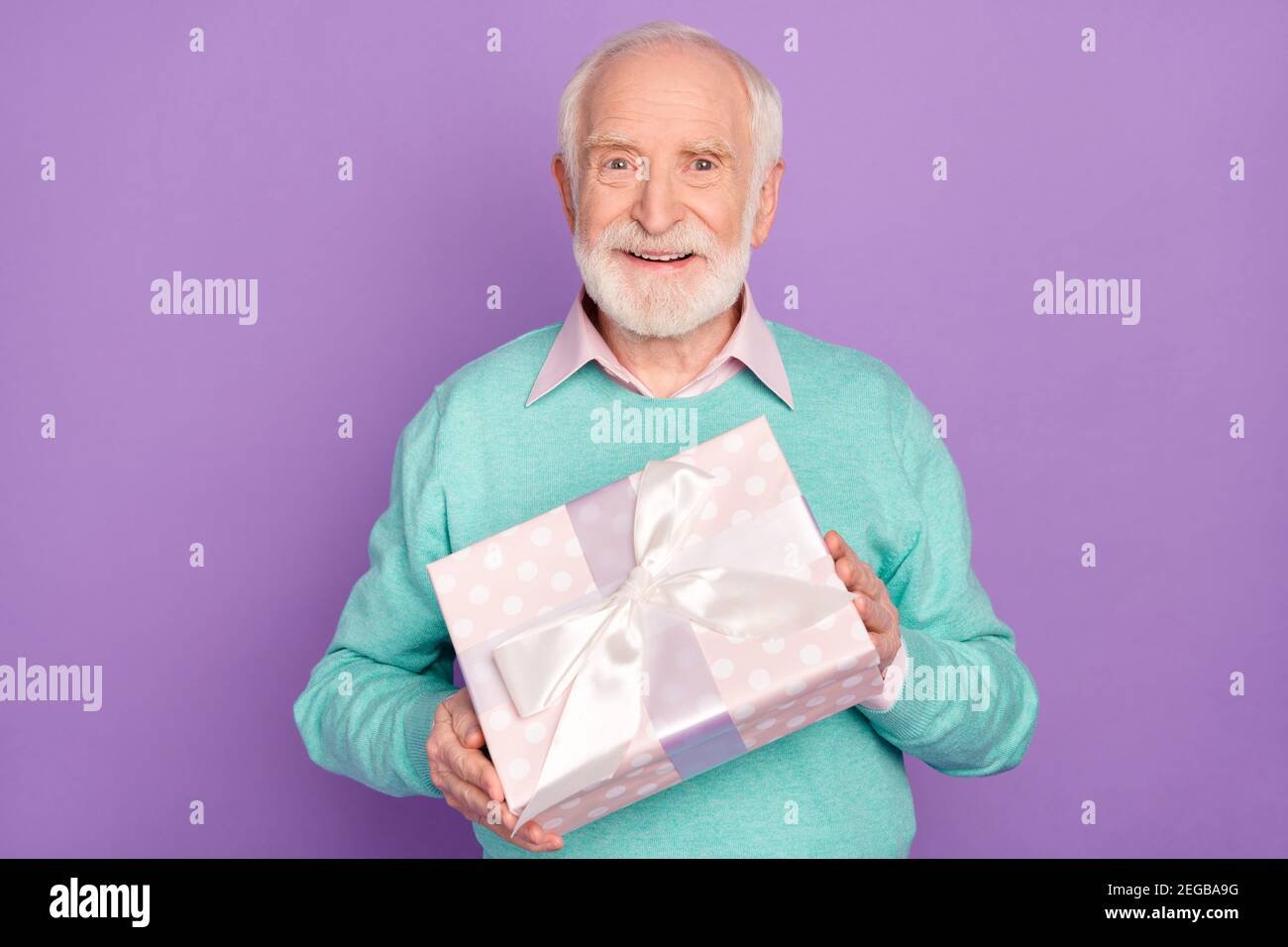 Photo portrait of senior man keeping gift box with present birthday ...