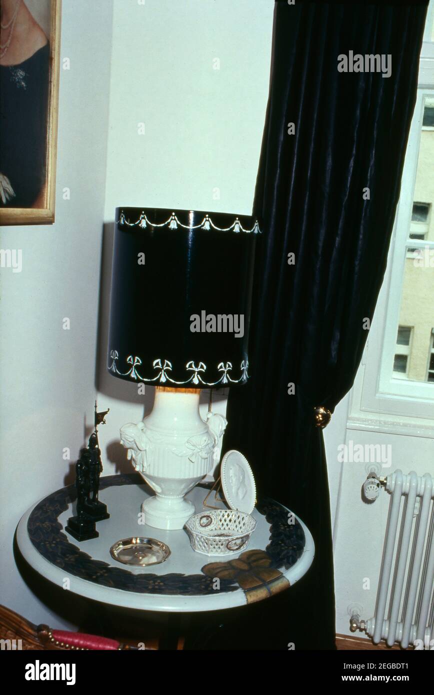 Wohnungsinterieur des Heinrich Graf von Spreti. Aufnahme von 1996. Flat ...