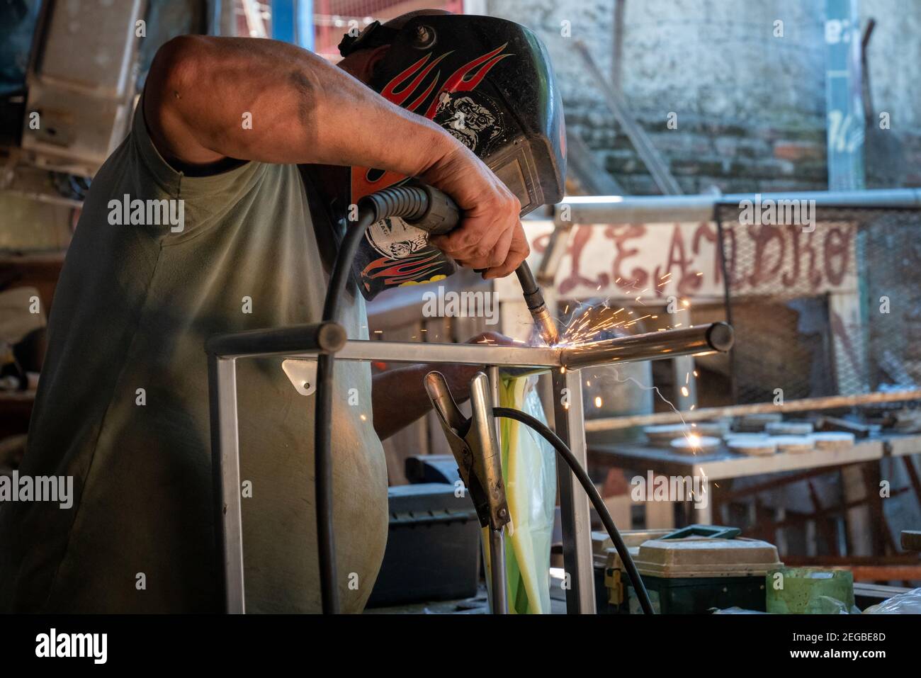 Burn hand welding hi-res stock photography and images - Alamy