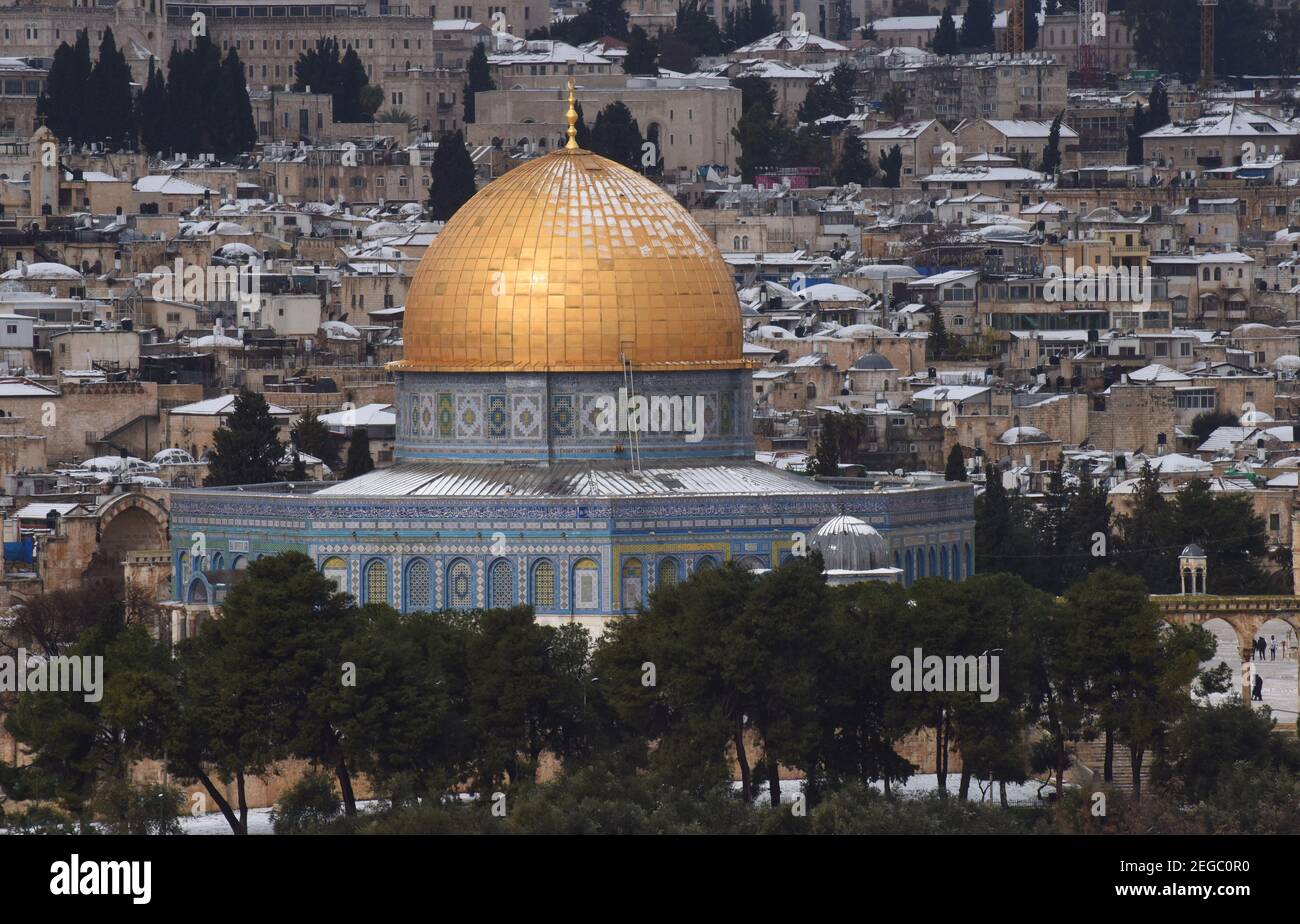 Jerusalem, Israel. 18th Feb, 2021. A view of snow on the Dome of the ...