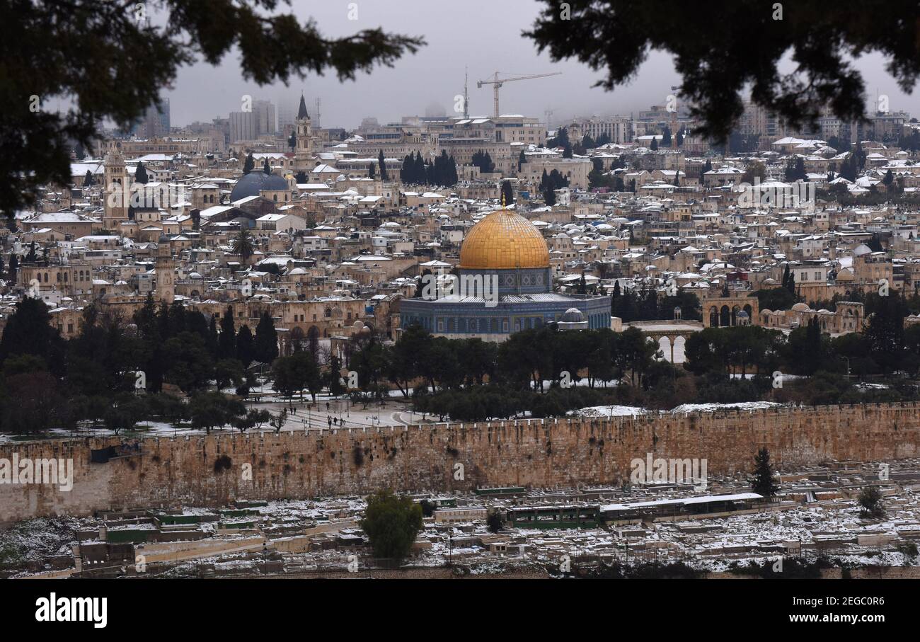 Jerusalem, Israel. 18th Feb, 2021. A view of snow on the Dome of the ...
