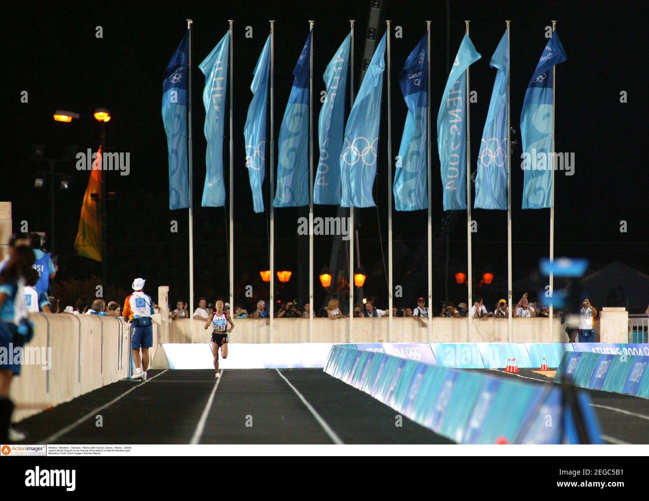 Lap of the stadium hi-res stock photography and images - Alamy