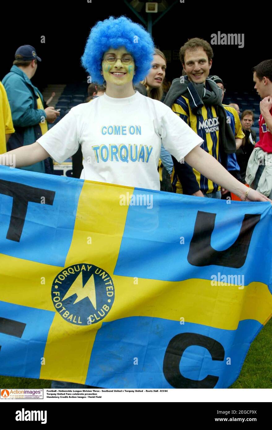 Torquay united celebrate hi-res stock photography and images - Alamy