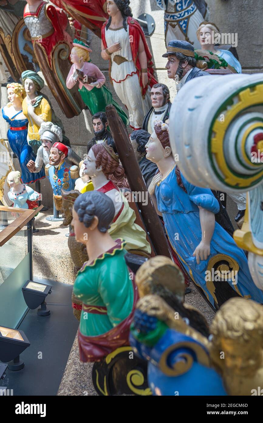 Carved ship figureheads hi-res stock photography and images - Alamy