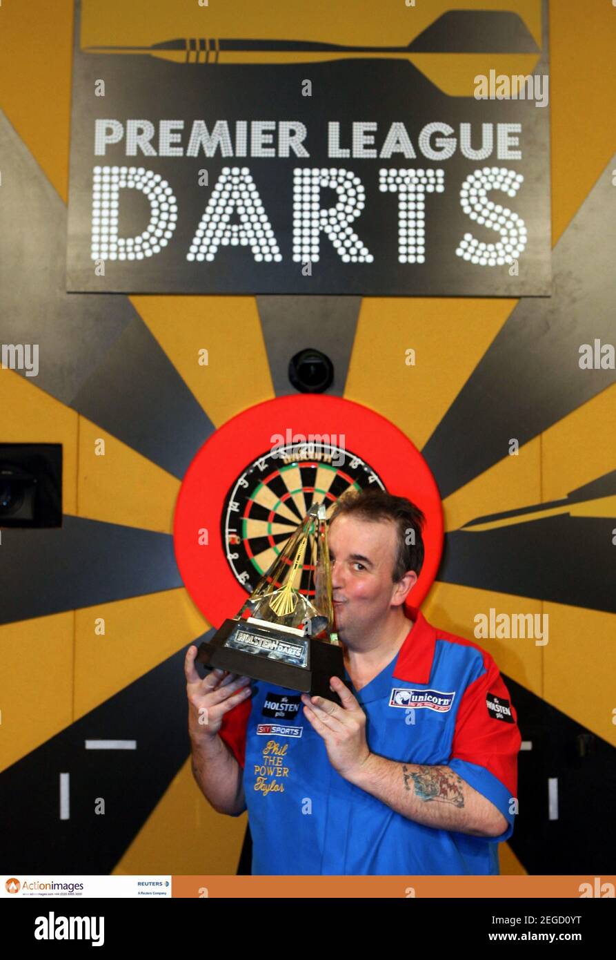 Kisses the trophy in celebration hi-res stock photography and images ...