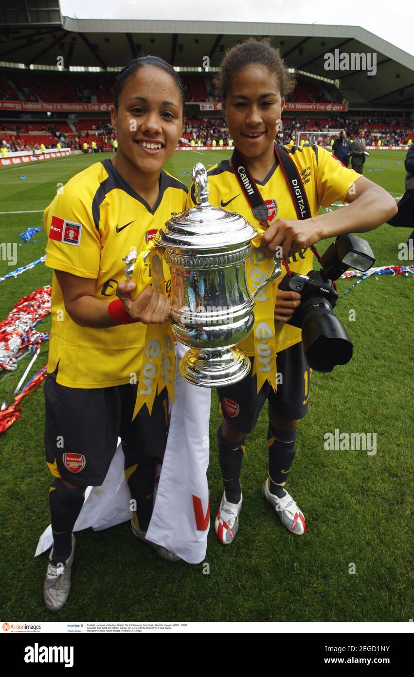 Women's fa cup final yankey hi-res stock photography and images - Alamy