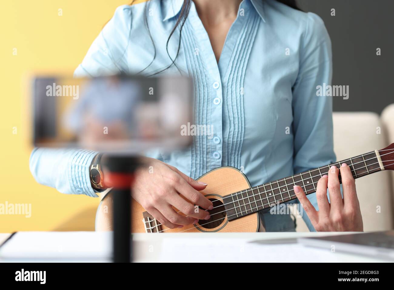 Hand filming phone hi-res stock photography and images - Alamy