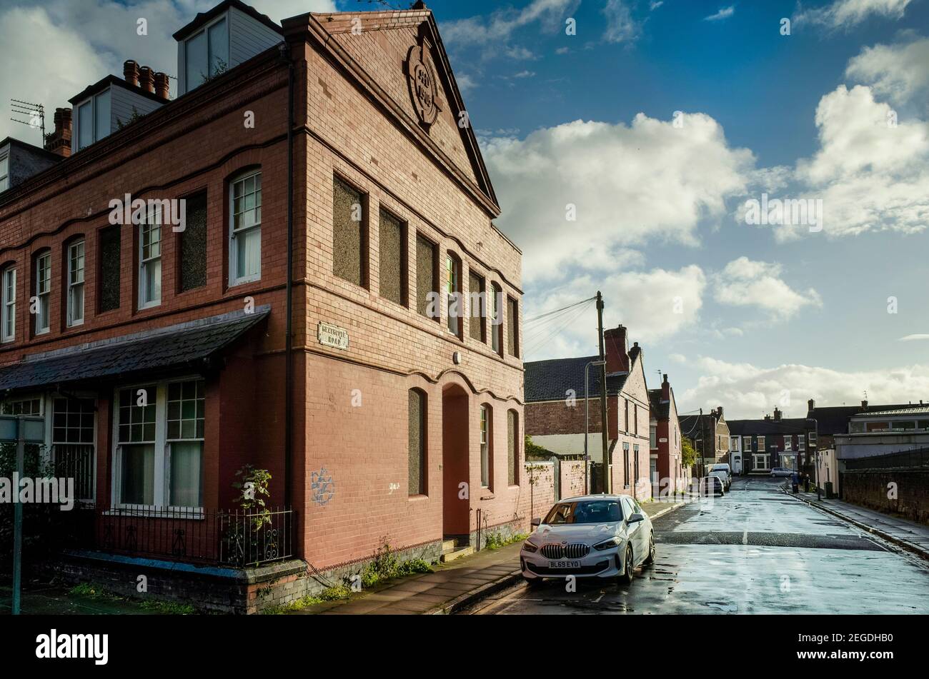 Terraced house with architectural detail at the corner of Heathcote ...