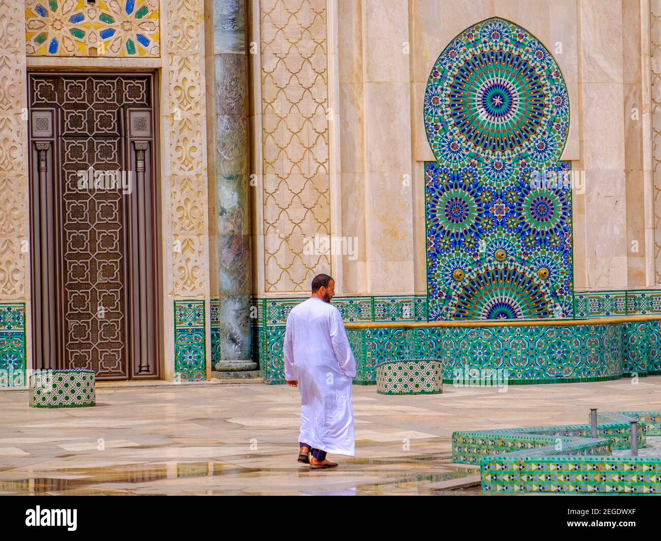 Mosque figure hi-res stock photography and images - Alamy