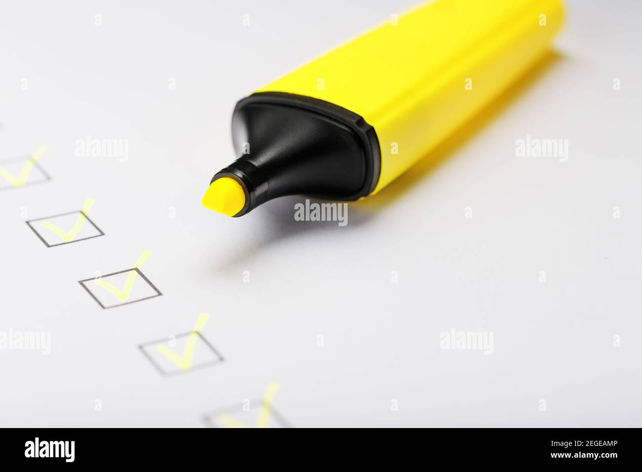 Yellow marker with markers on the checklist sheet. Checklist completed ...