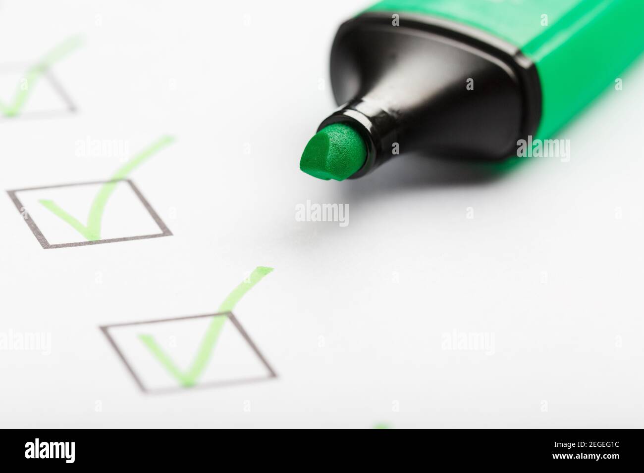 Green marker with markers on the checklist sheet. Checklist completed ...